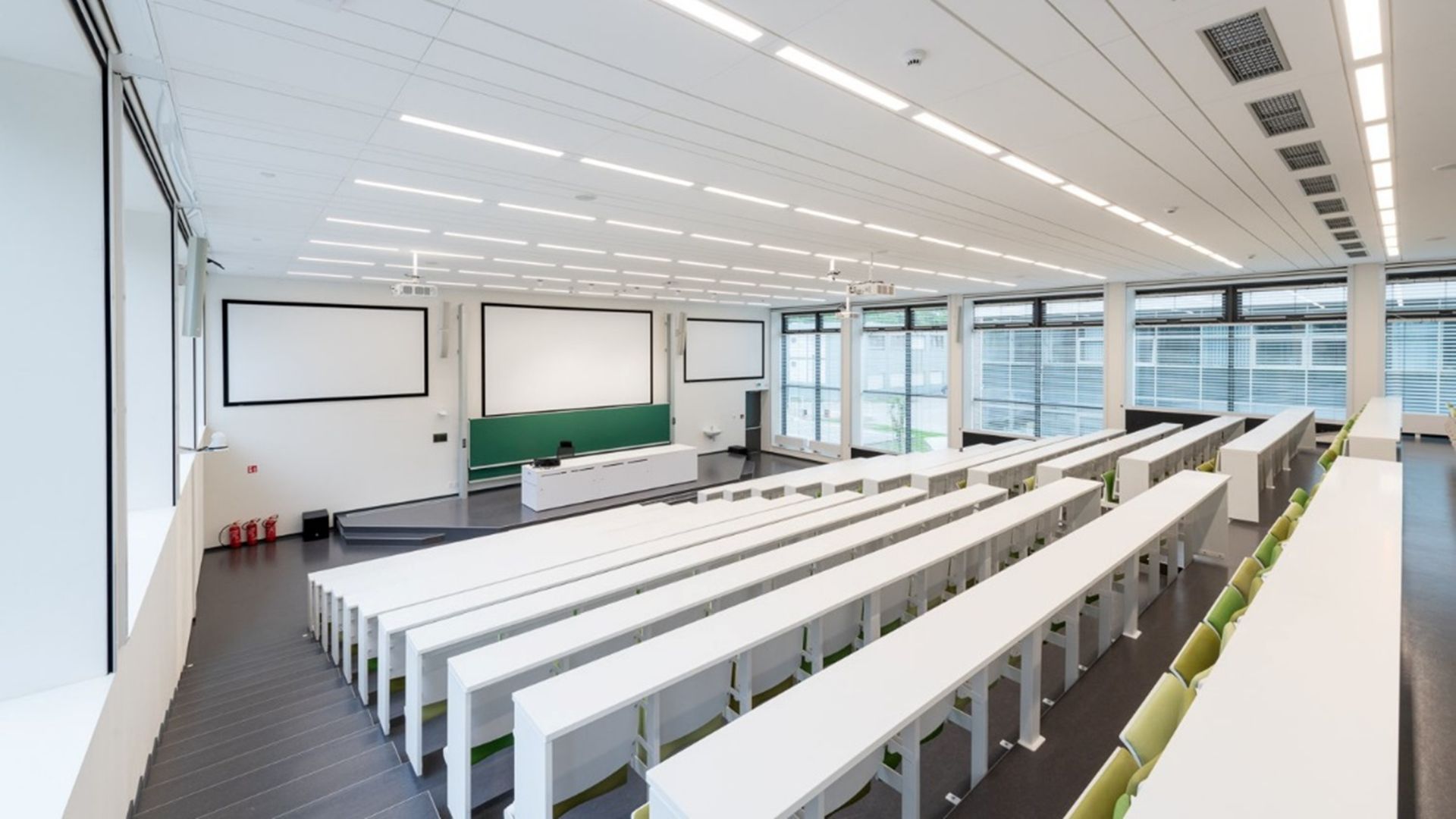 Lecture halls and classrooms | Faculty of Mathematics and Physics